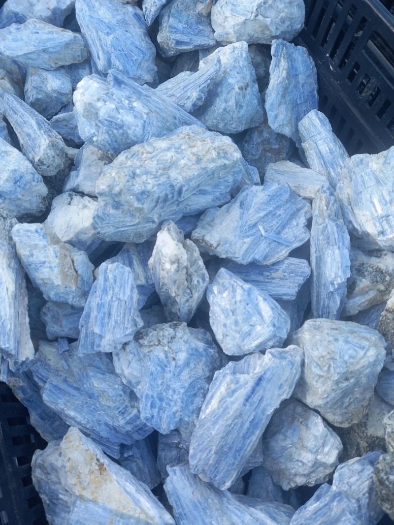 Kyanite in Matrix Rough Rock - per kilo - by GEMWORLD online store